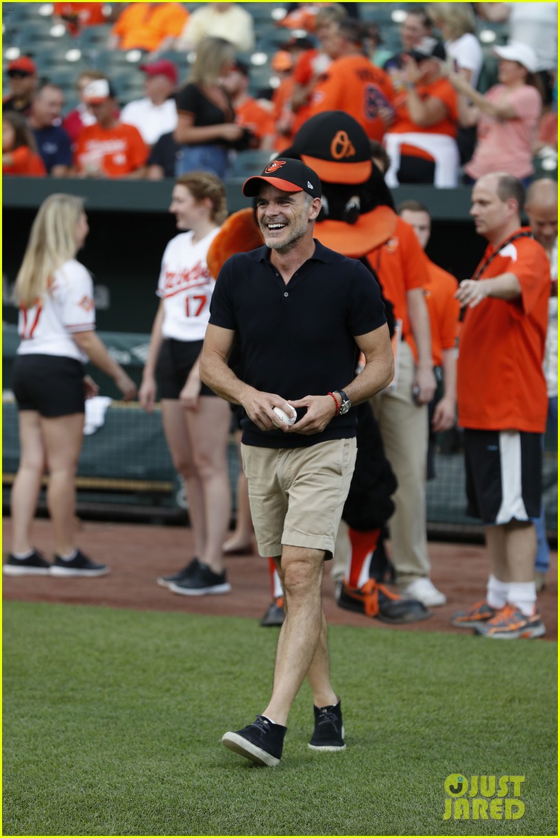 House of Cards' Michael Kelly Throws Out First Pitch for Orioles ...