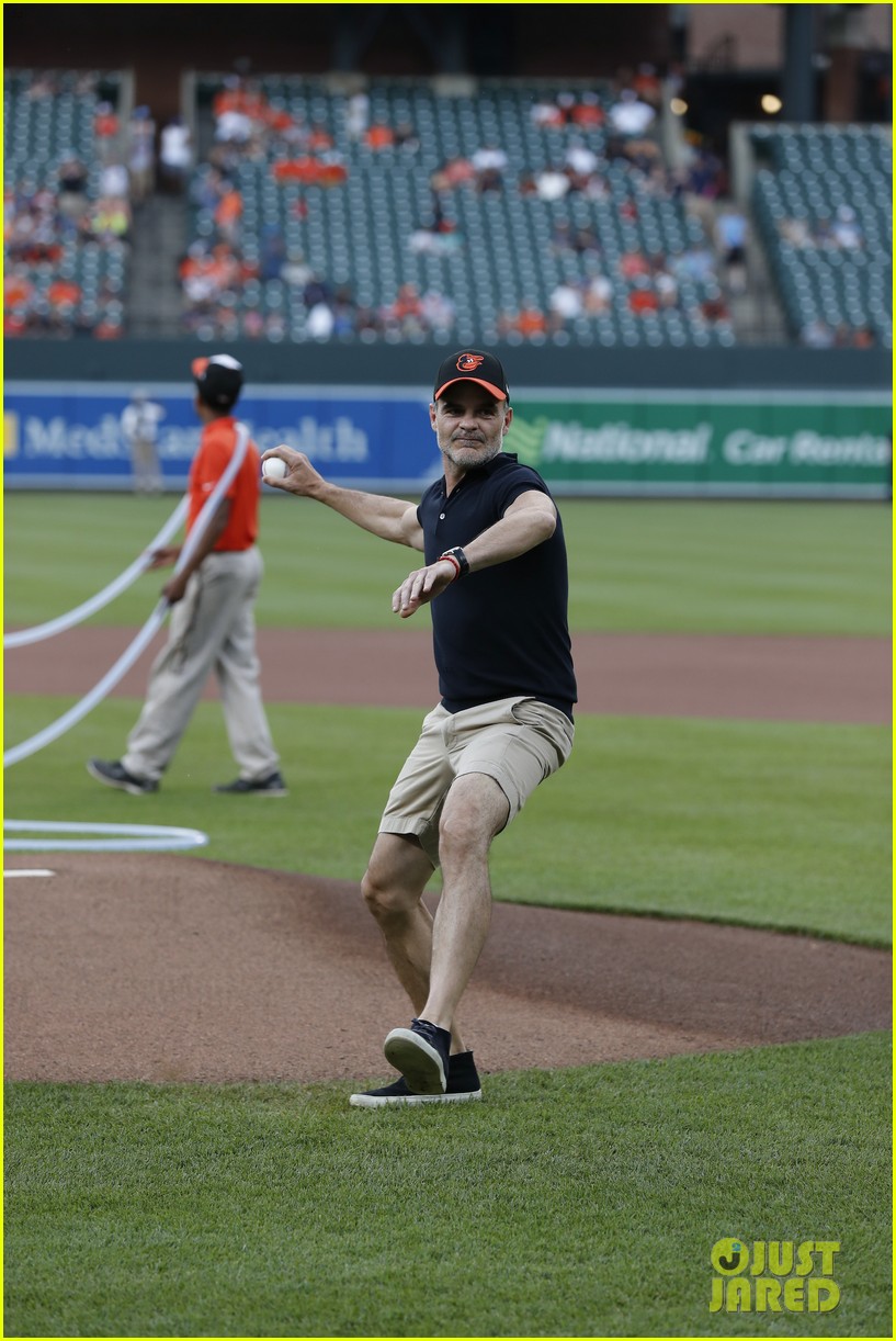 House of Cards' Michael Kelly Throws Out First Pitch for Orioles ...
