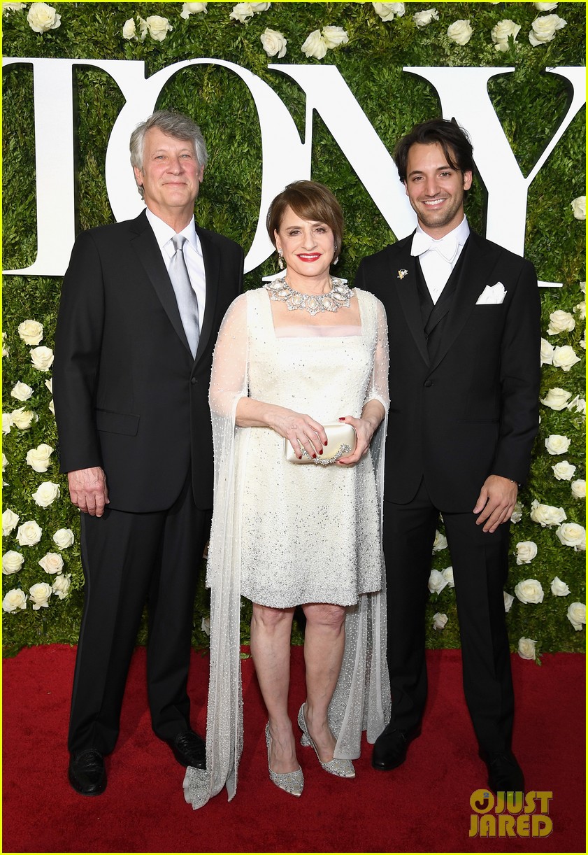 Patti LuPone & Christine Ebersole Bring 'War Paint' to the Tonys 2017 ...