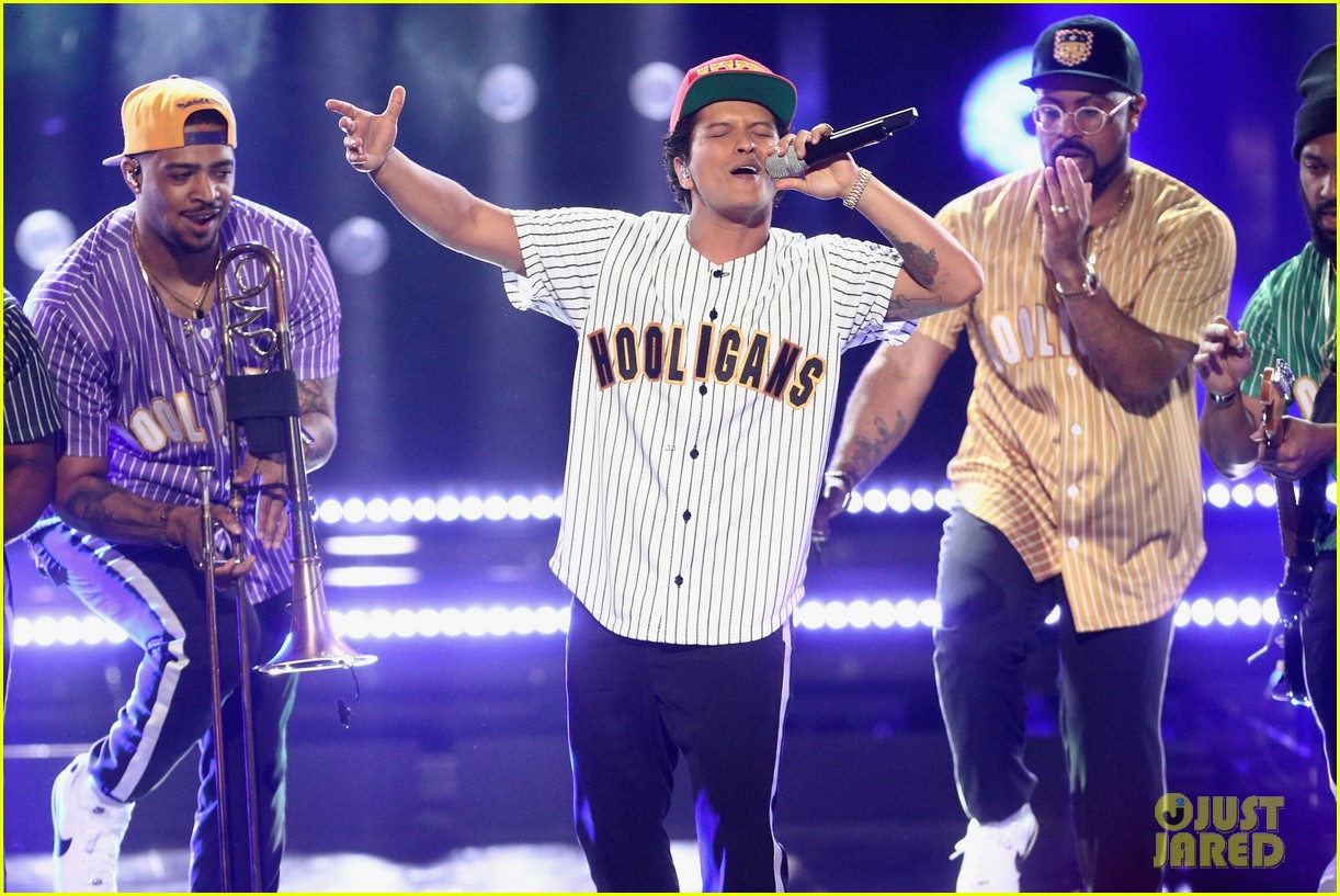 Bruno Mars Performs 'Perm' at BET Awards 2017 (Video): Photo 3919672 ...