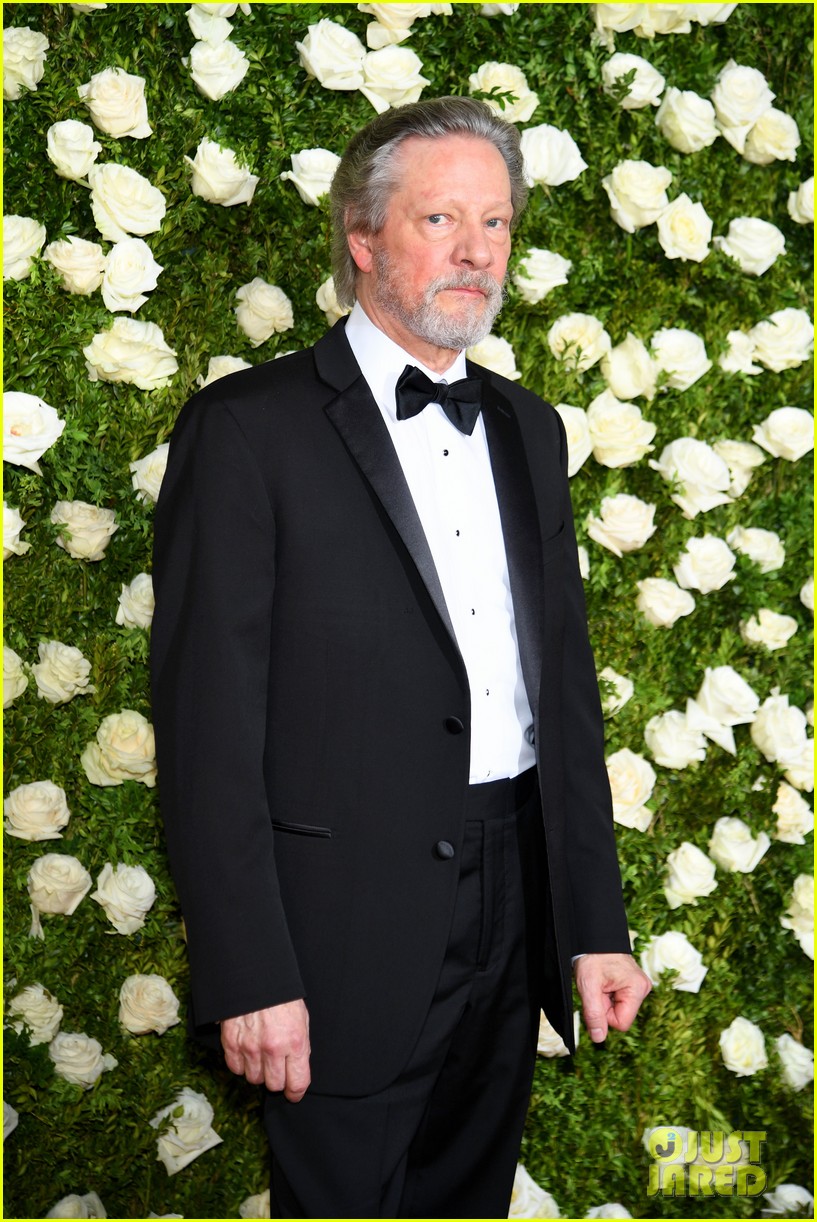 Laurie Metcalf Wins for 'Doll's House, Part 2' at Tonys 2017!: Photo ...