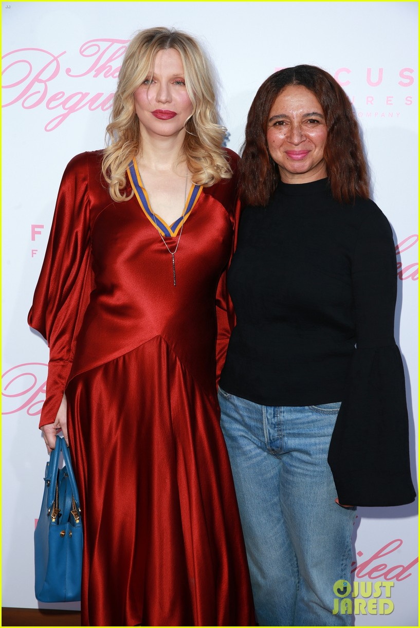 Nicole Kidman & Elle Fanning Premiere 'The Beguiled' in LA: Photo ...