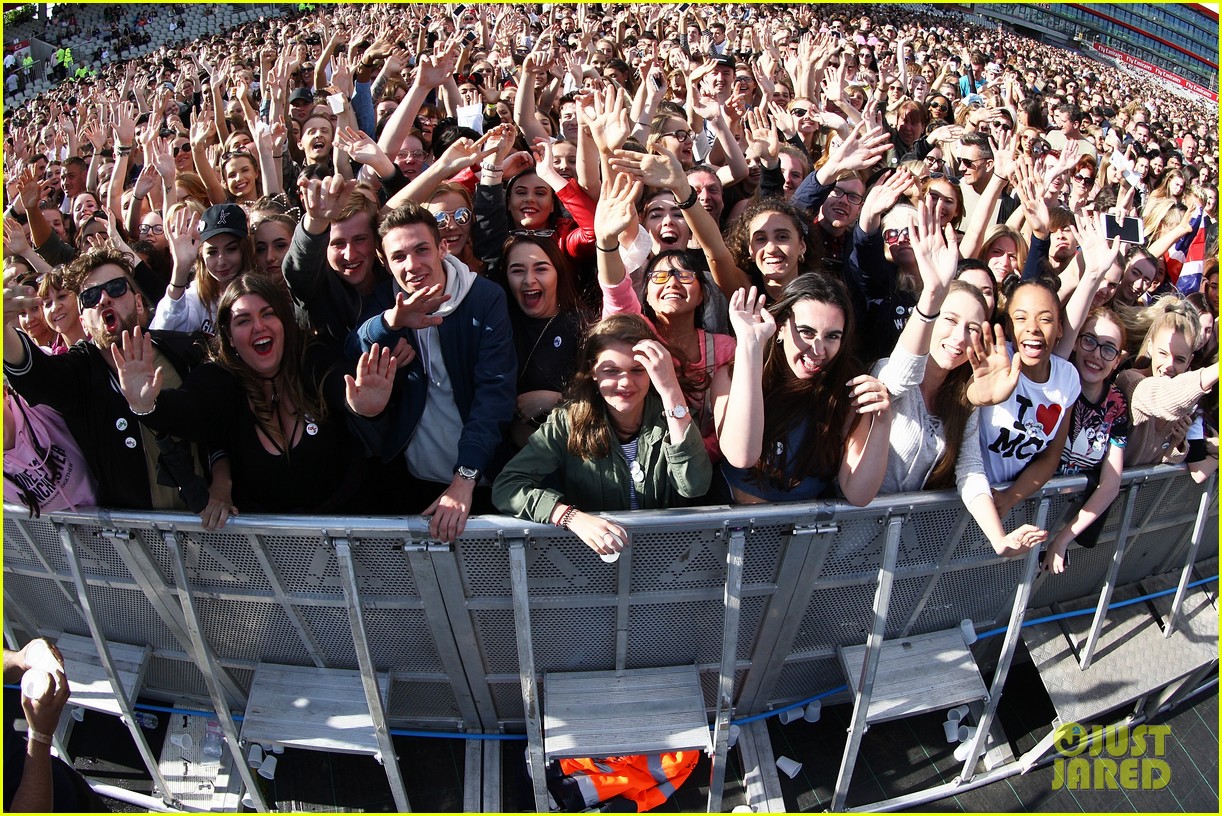 One Love Manchester Concert Draws Fans From Around the World (Photos ...