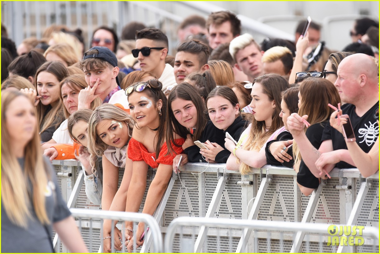One Love Manchester Concert Draws Fans From Around the World (Photos ...
