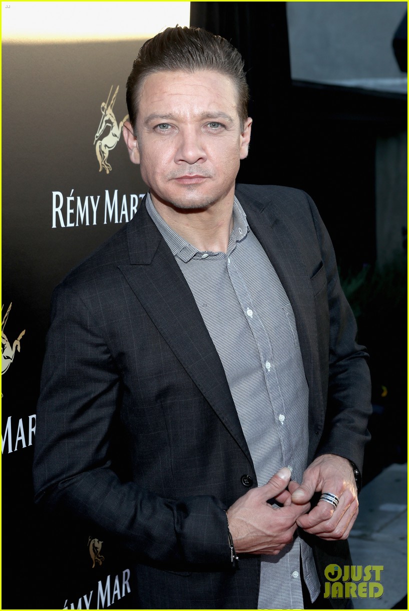 Jeremy Renner Reveals New Poster For His Thriller 'Wind River'!: Photo ...