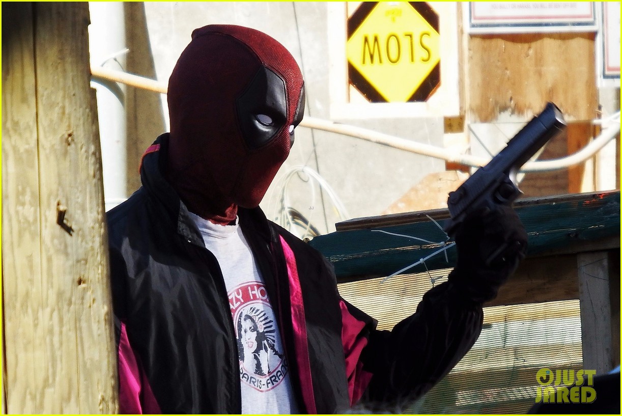 Ryan Reynolds Wields a Gun on 'Deadpool 2' Set: Photo 3920468 | Ryan ...