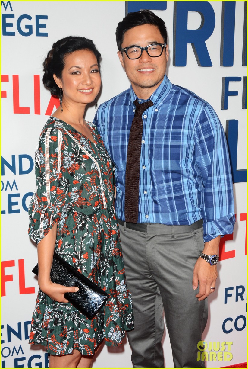 Cobie Smulders & 'Friends From College' Cast Reunite In NYC Ahead of ...