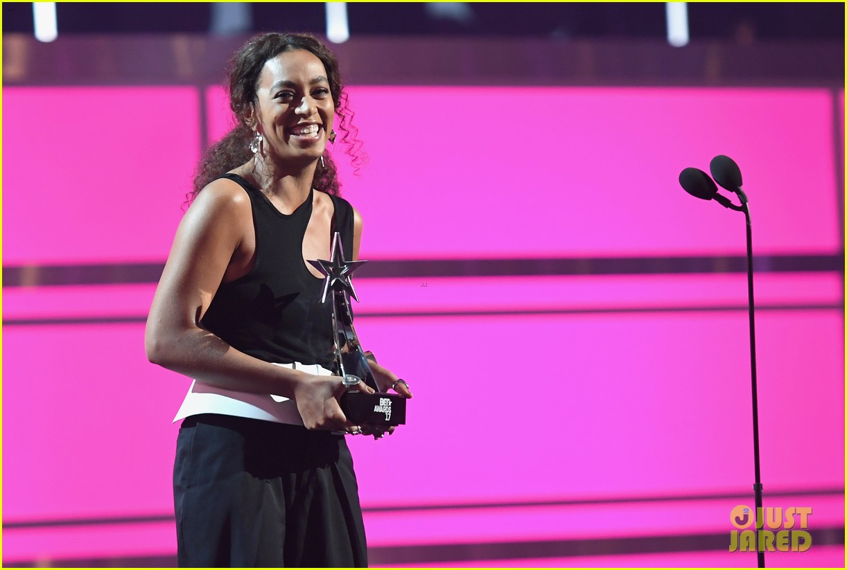Solange Knowles Accepts Awards on Stage at BET Awards 2017!: Photo ...