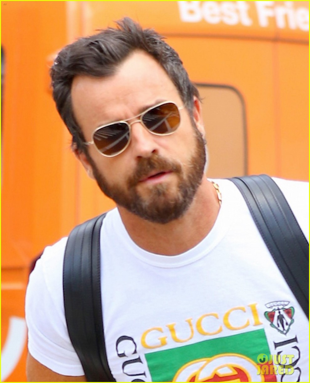 Justin Theroux Muscles Up for Big Apple Bike Ride: Photo 3908009 ...
