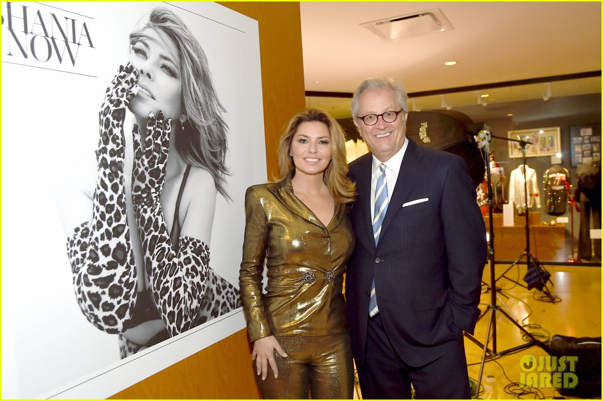 Shania Twain Celebrates Her Country Music Hall Of Fame Exhibit Opening ...