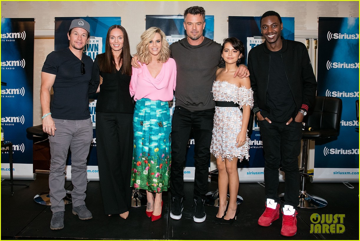 Anthony Hopkins Joins Mark Wahlberg & 'Transformers' Cast At Chicago ...