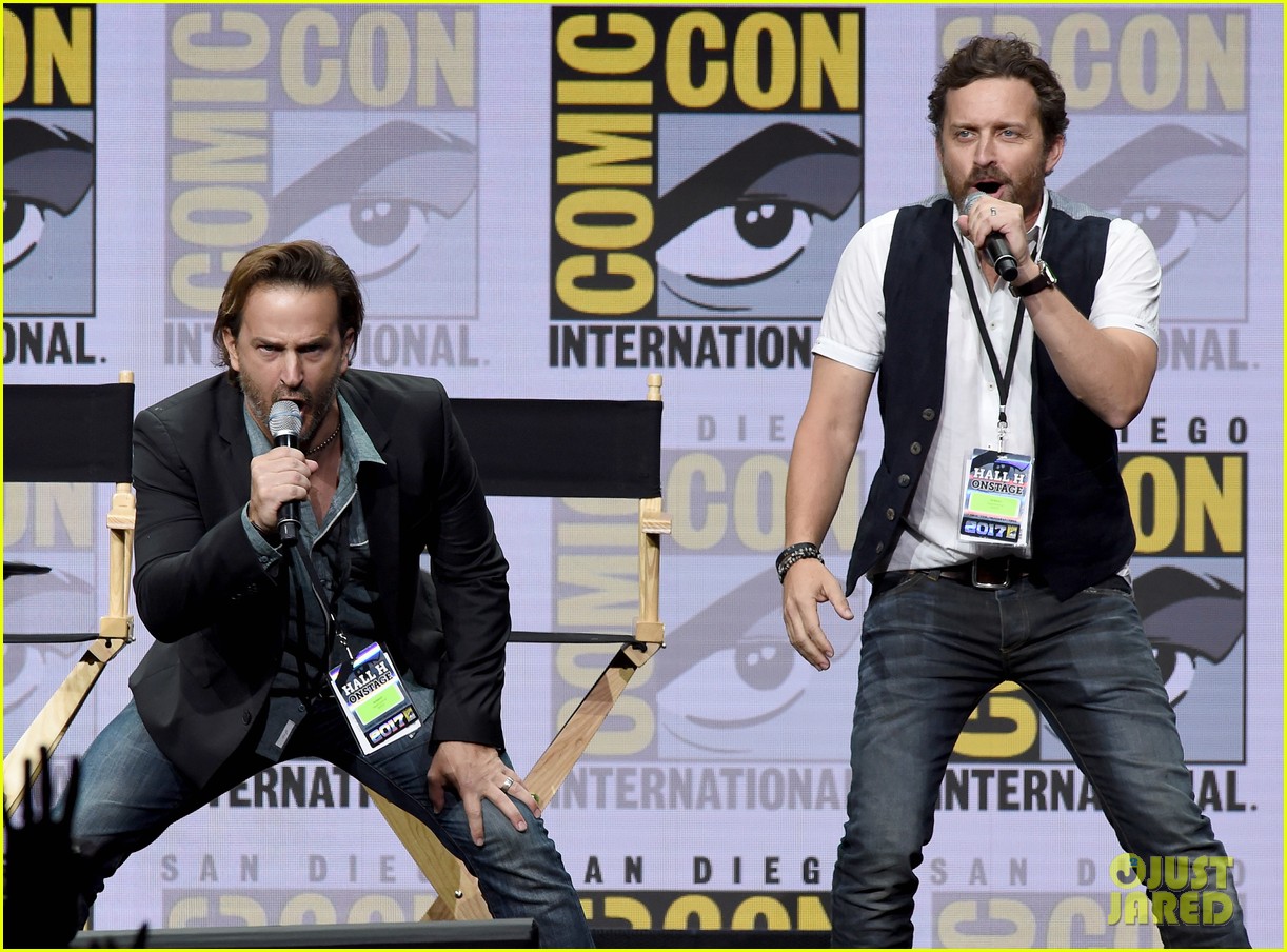 'Supernatural' Panel Gets Surprise Kansas Performance at Comic-Con ...