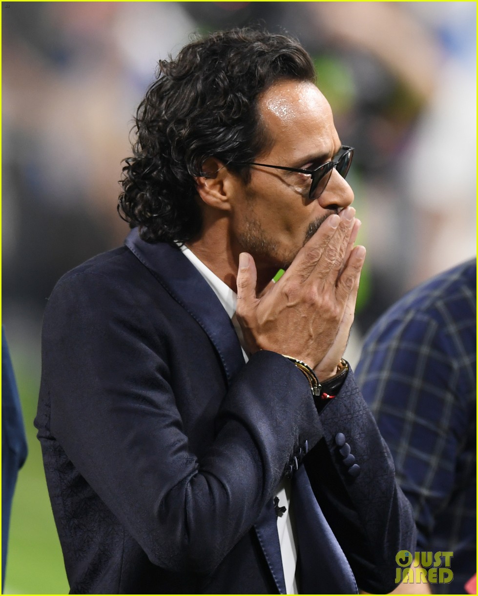 Marc Anthony Returns to the Stage After His Mother's Death: Photo ...