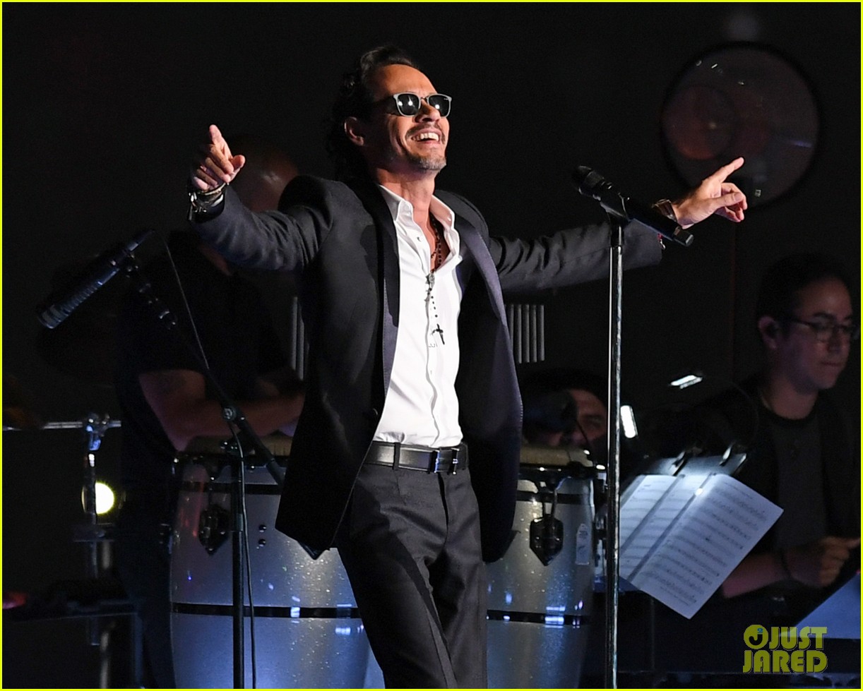 Marc Anthony Returns to the Stage After His Mother's Death: Photo ...