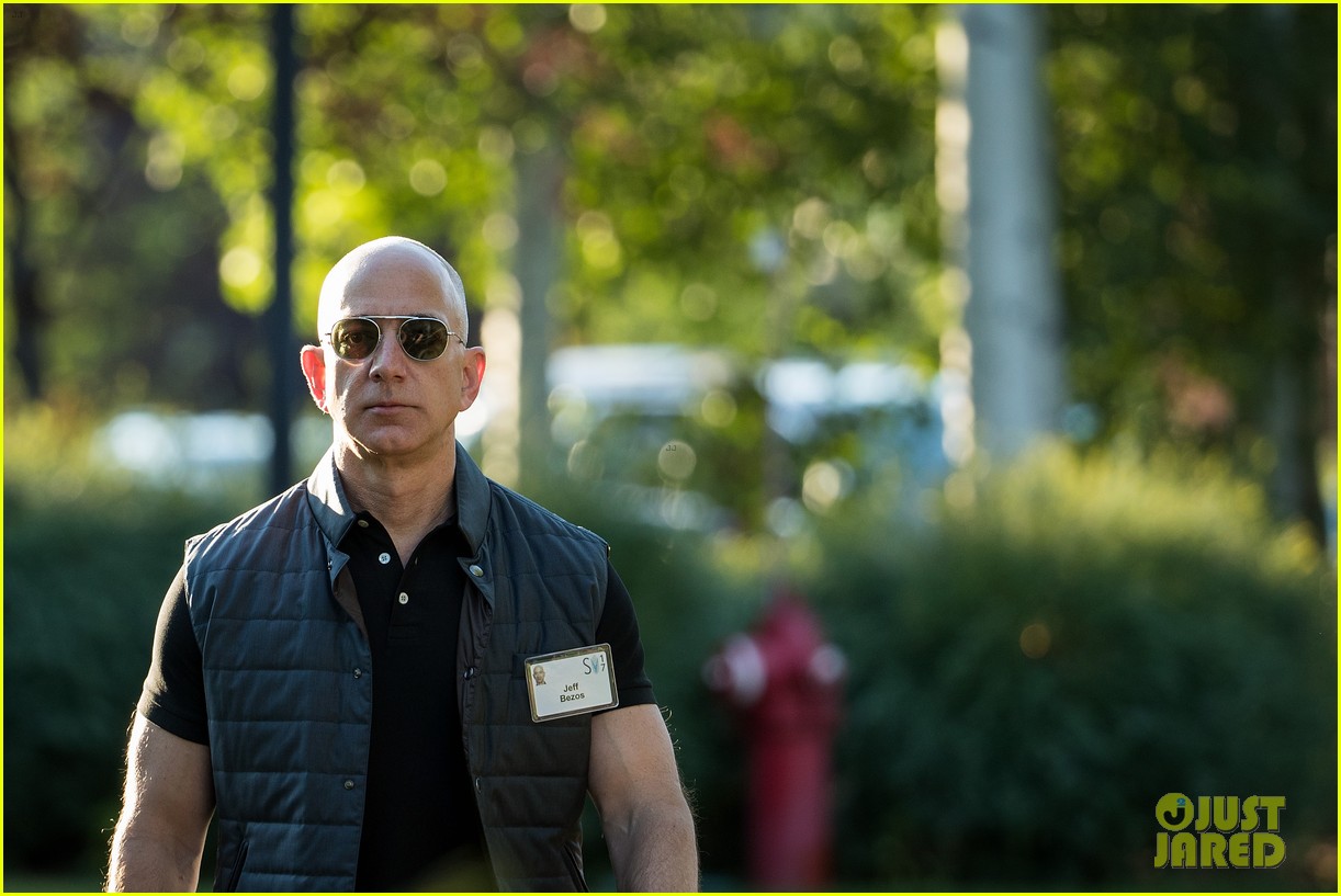 Amazon CEO Jeff Bezos' Buff Biceps Have Started a Meme!: Photo 3928384 ...