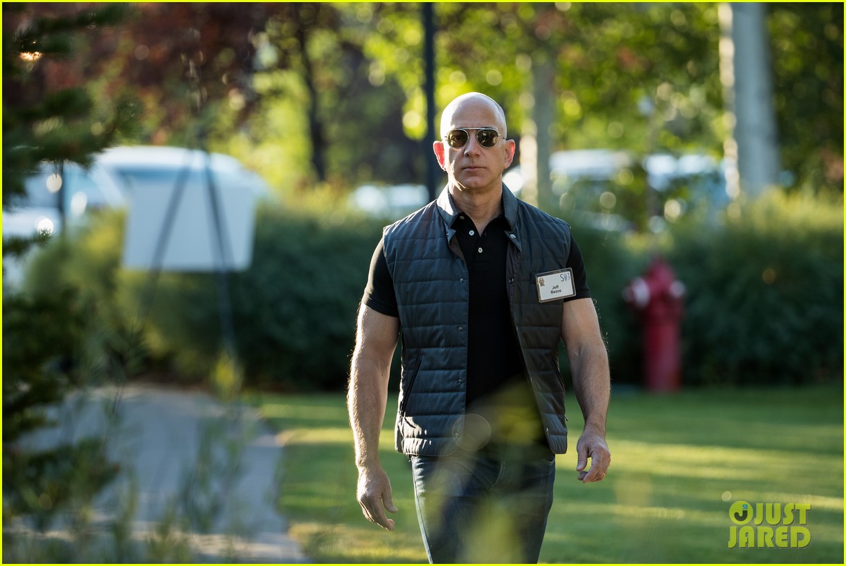 Amazon CEO Jeff Bezos' Buff Biceps Have Started a Meme!: Photo 3928385 ...
