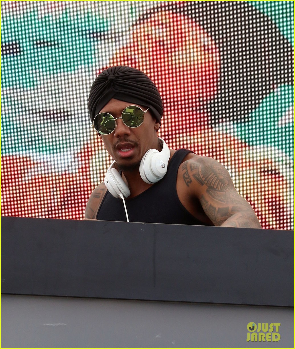 Nick Cannon Hosts Planet Hollywood Pool Party in Las Vegas: Photo ...