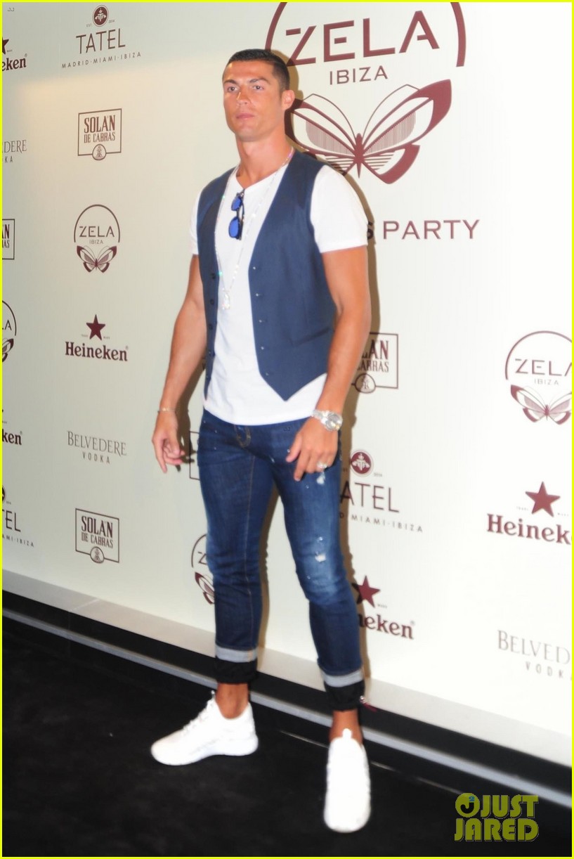 Cristiano Ronaldo Teases Big News After a Night Out With Friends: Photo ...