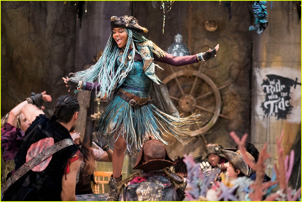 Disney's 'Descendants 2' - Full Cast & Songs List!: Photo 3931520 ...