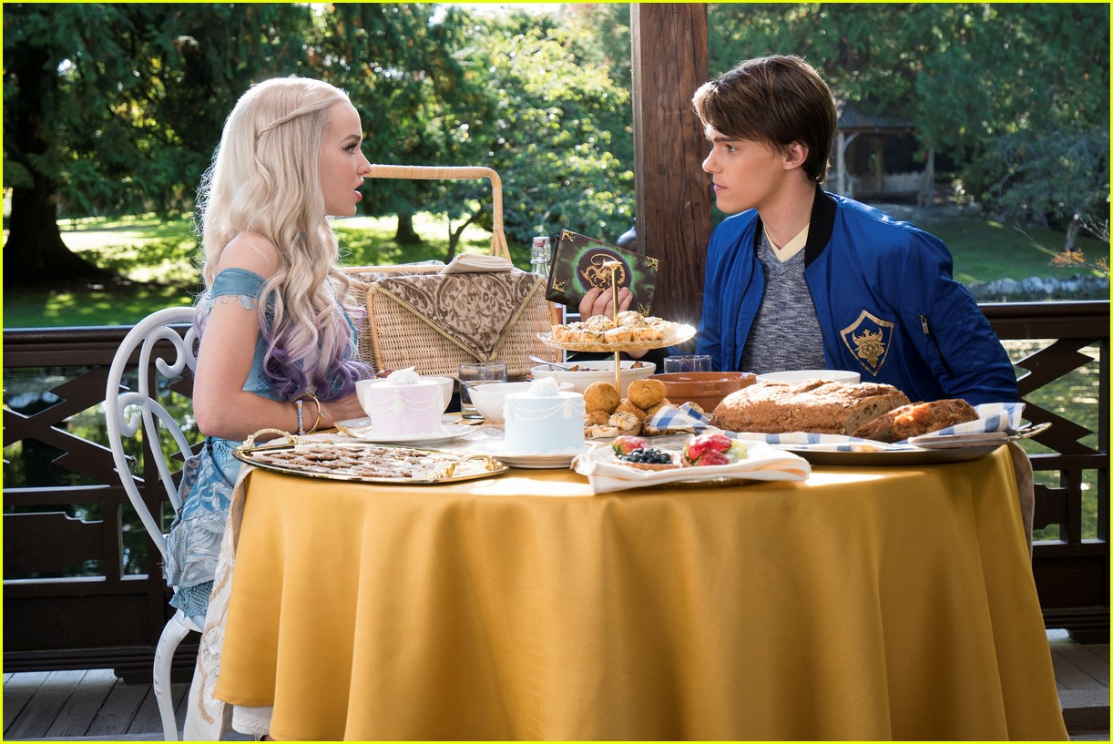 Disney's 'Descendants 2' - Full Cast & Songs List!: Photo 3931535 ...