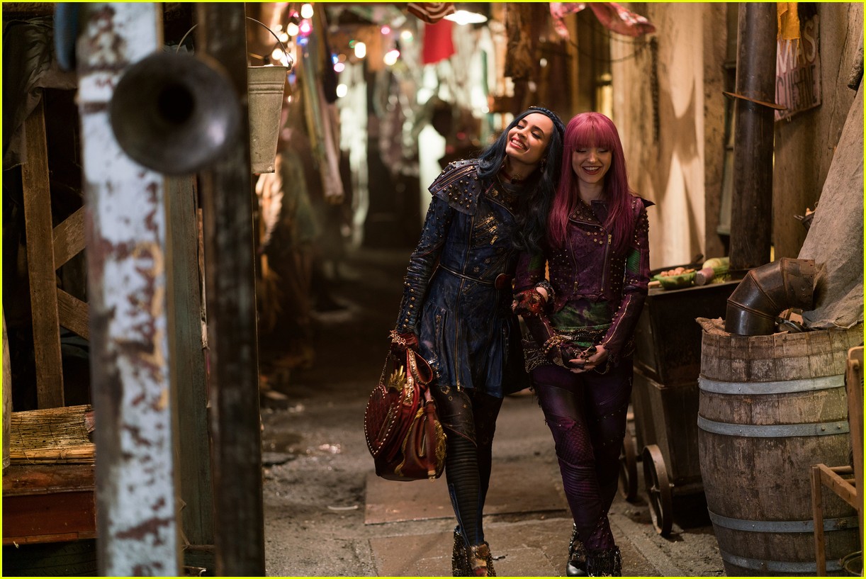 Disney's 'Descendants 2' - Full Cast & Songs List!: Photo 3931546 ...