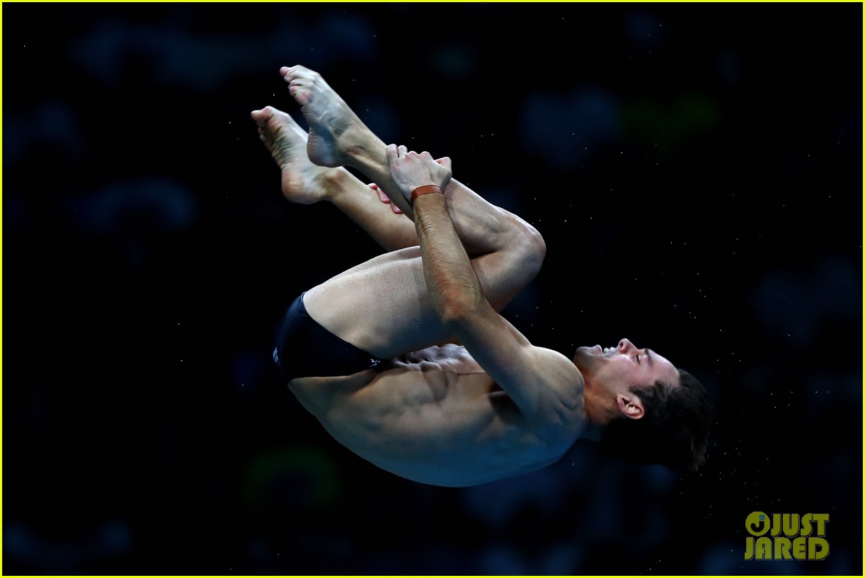Tom Daley Wins Gold at Diving Championship, Husband Dustin Lance Black ...