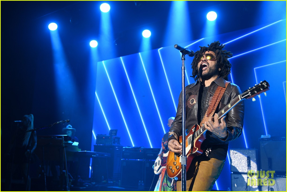 Leonardo DiCaprio is Supported by Kate Winslet, Madonna, & More at His ...