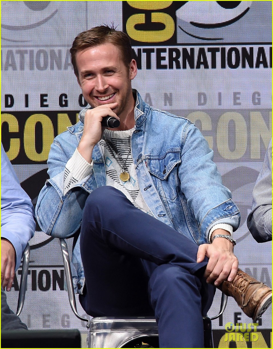 Ryan Gosling Promotes 'Blade Runner' at Comic-Con While Jared Leto ...