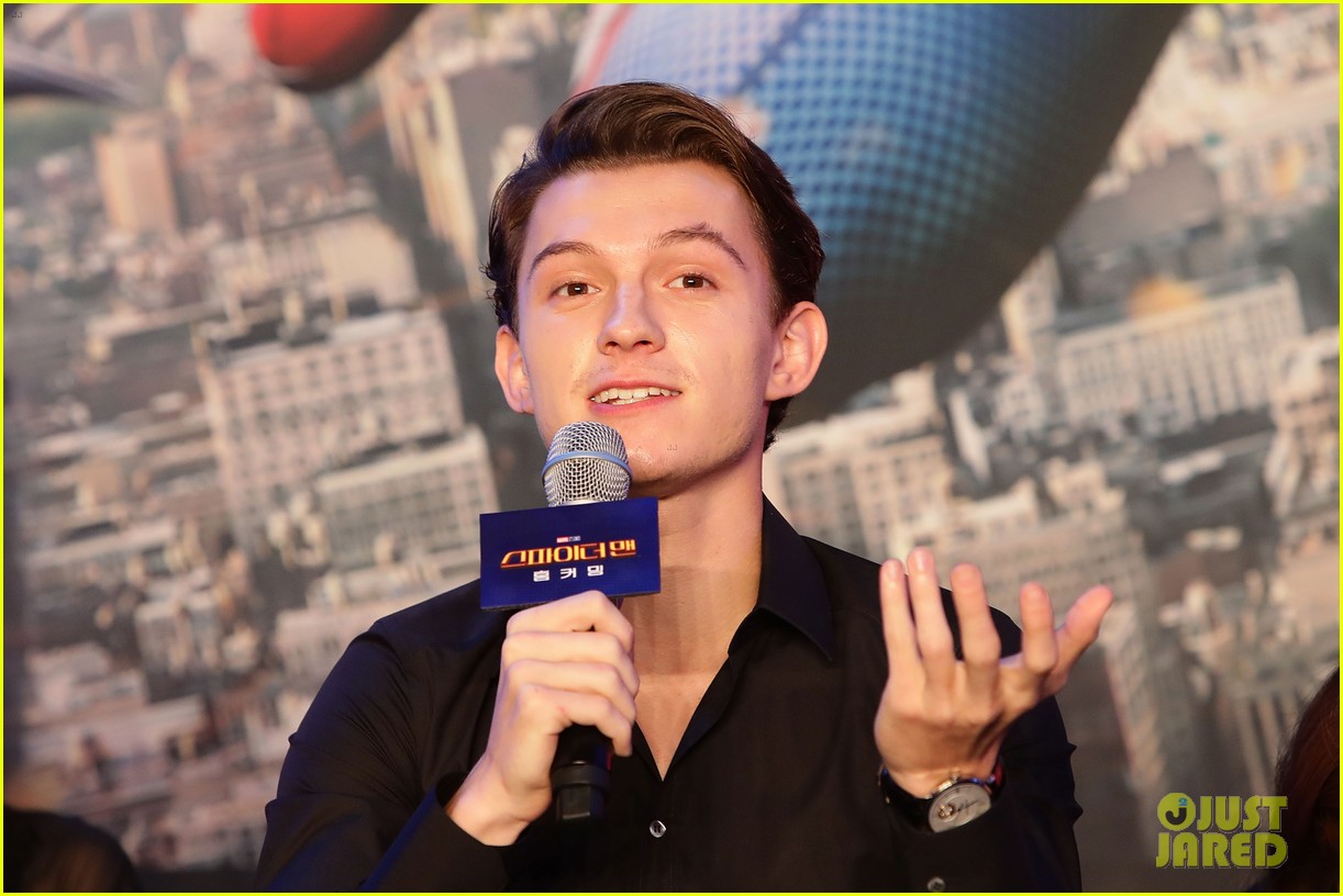 Relive Tom Holland's 'Lip Sync Battle' Performance of Rihanna's 'Umbrella'!: Photo 3923005 ...