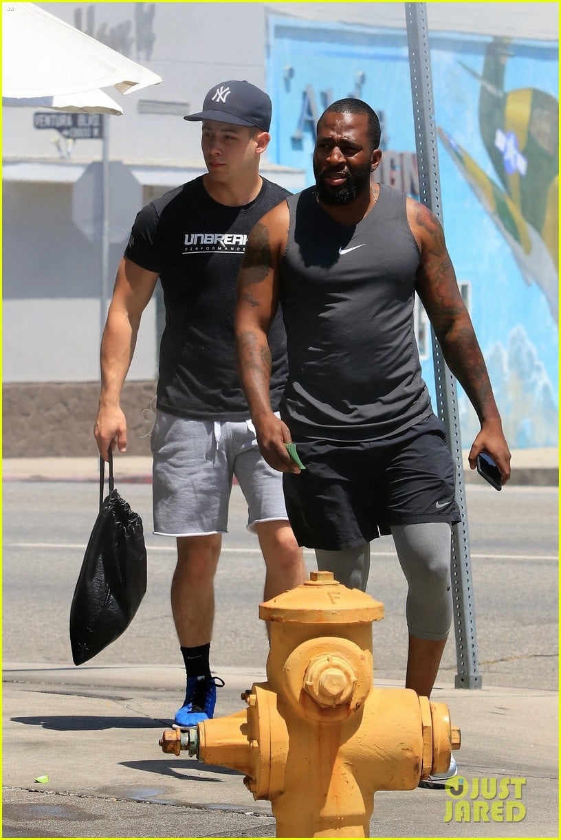 Nick Jonas Shows Off His Buff Arm Muscles After a Workout: Photo ...