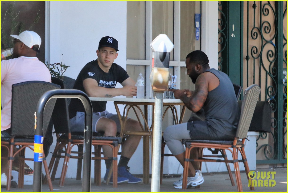 Nick Jonas Shows Off His Buff Arm Muscles After a Workout: Photo ...