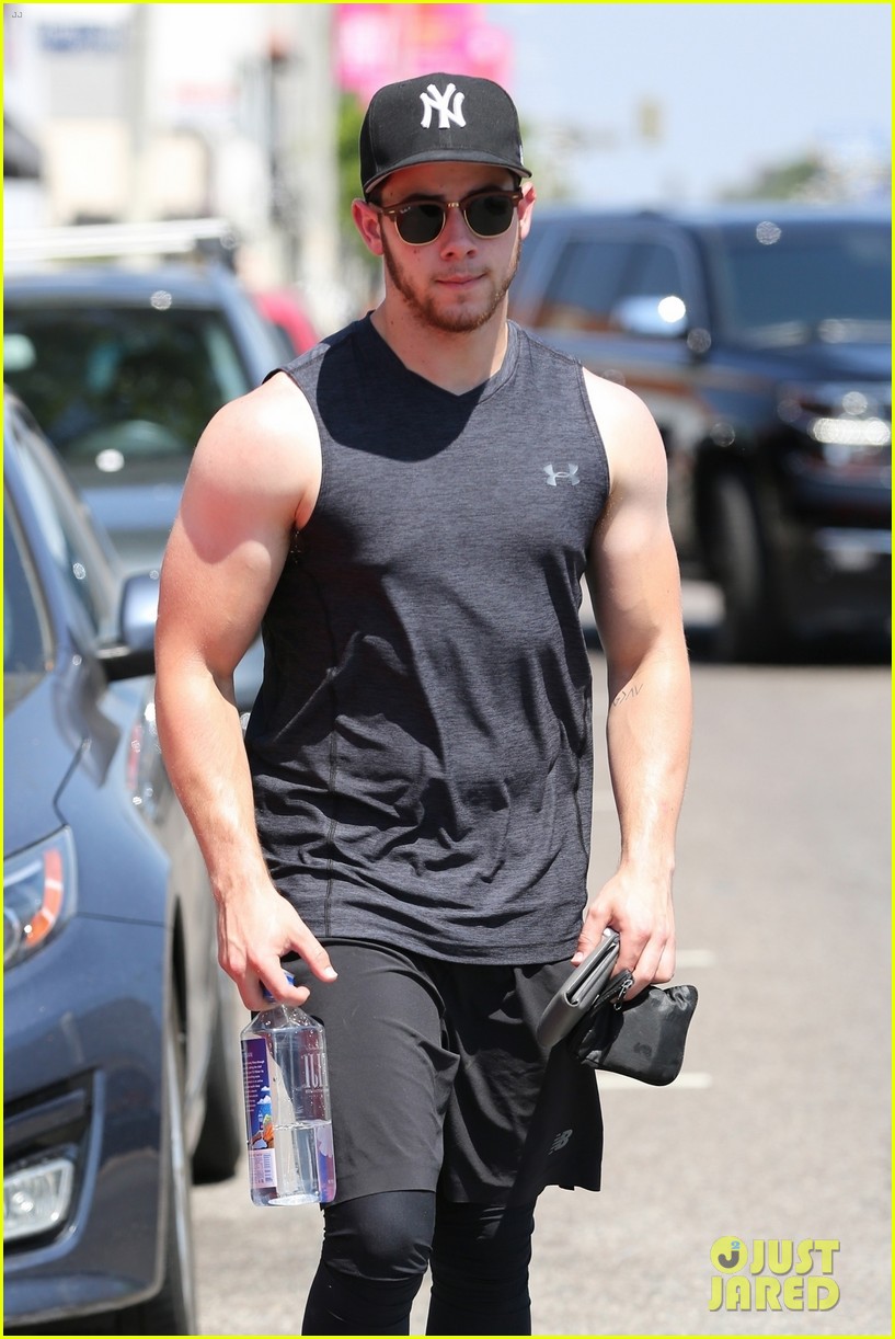 Nick Jonas Bares Buff Biceps & Farmer's Tan After a Workout: Photo ...