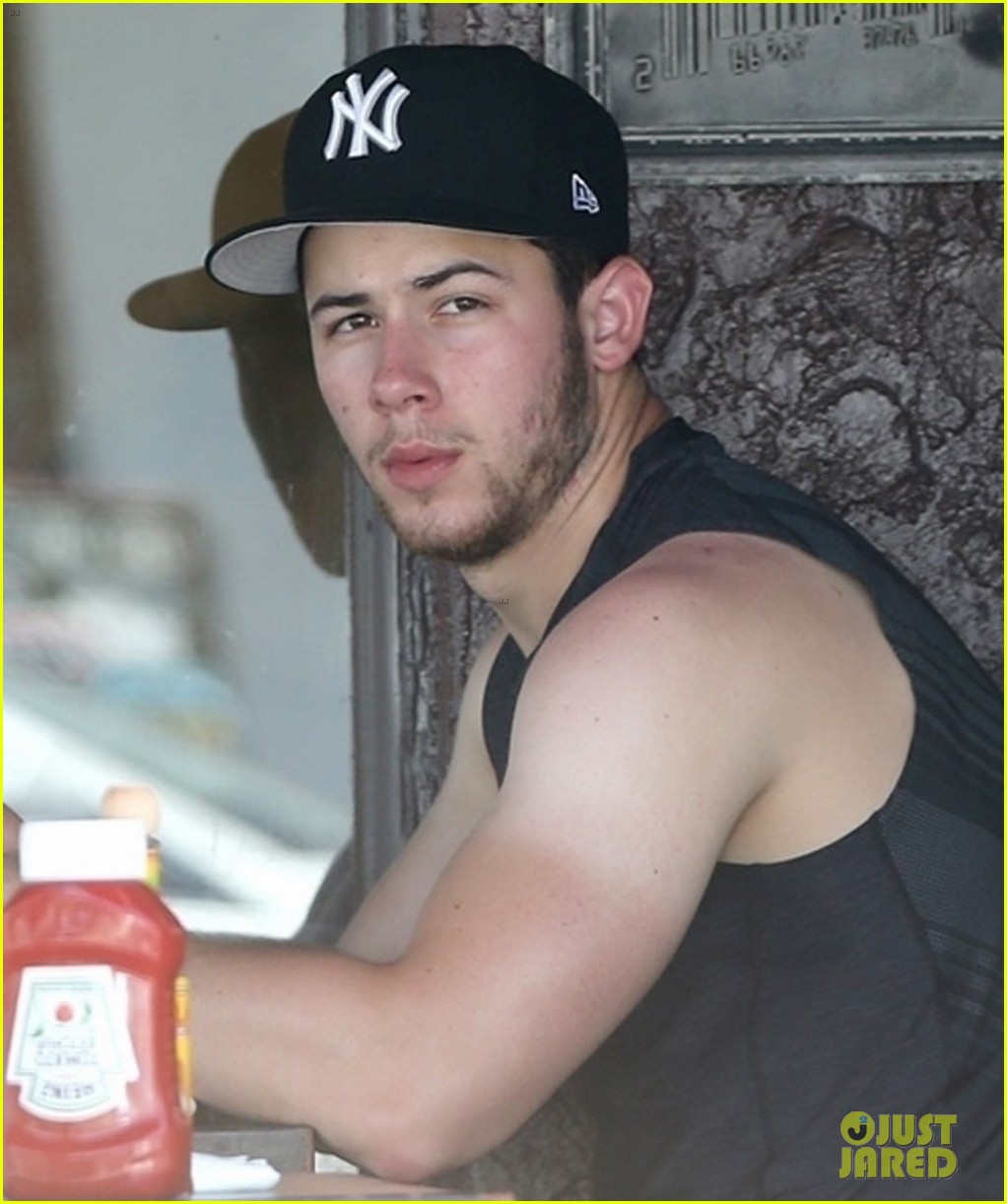Nick Jonas Bares Buff Biceps & Farmer's Tan After a Workout: Photo ...