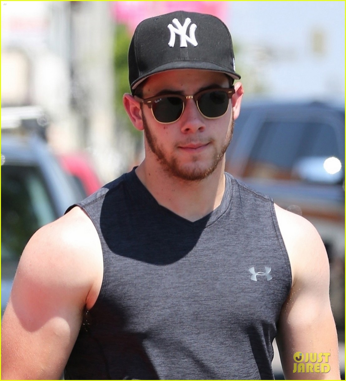 Nick Jonas Bares Buff Biceps & Farmer's Tan After a Workout: Photo ...