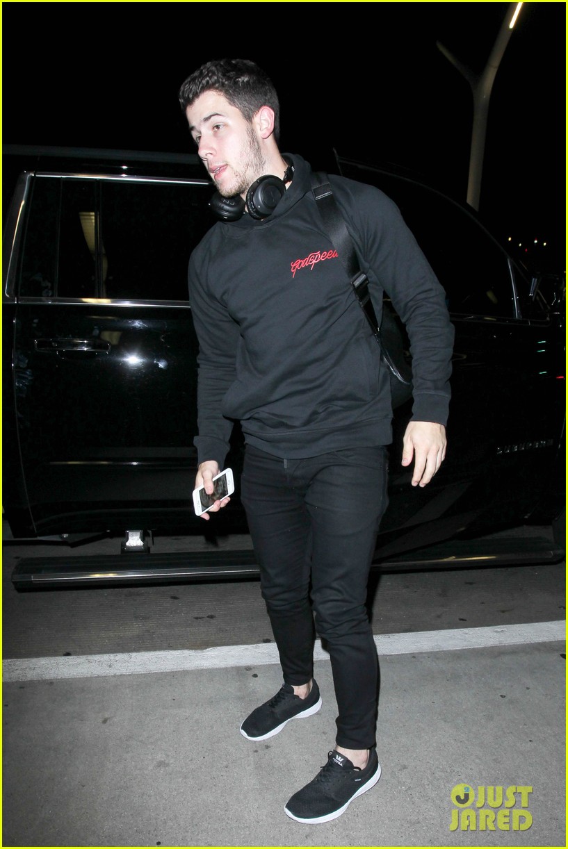 Nick Jonas Shows Off His Buff Arms in Hollywood: Photo 3934168 | Nick ...
