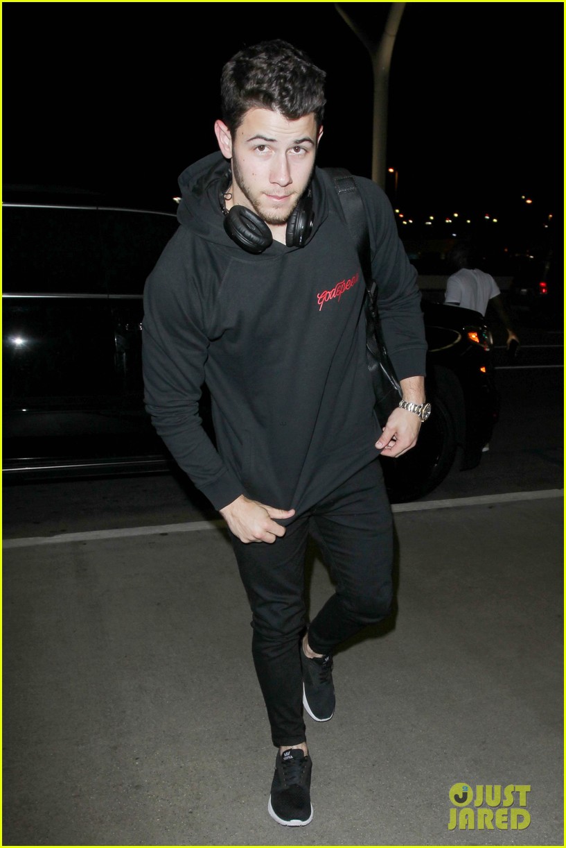 Nick Jonas Shows Off His Buff Arms in Hollywood: Photo 3934171 | Nick ...