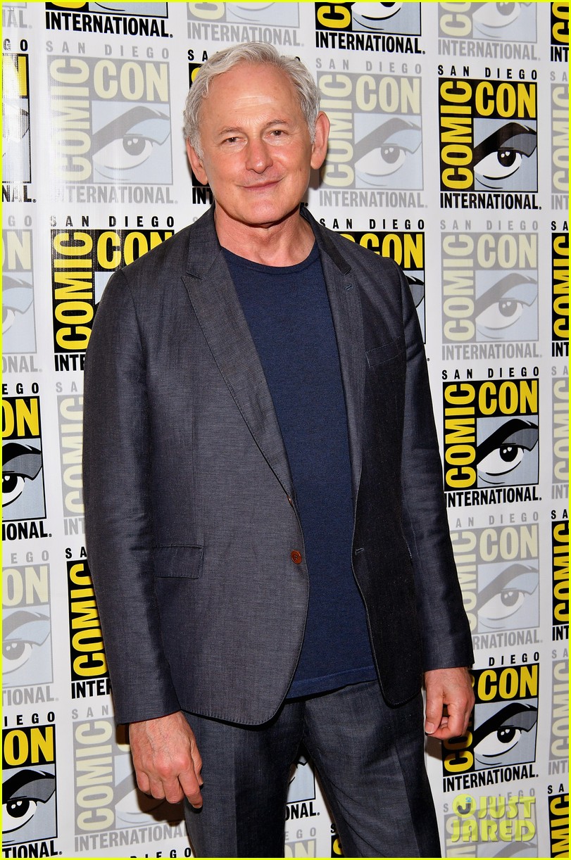 Victor Garber & Brandon Routh Bring 'Legends of Tomorrow' to Comic-Con ...