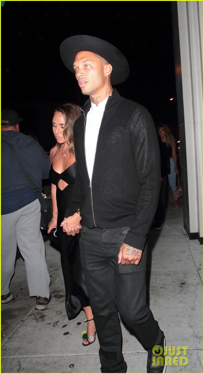 'Hot Felon' Jeremy Meeks & Girlfriend Chloe Green Hold Hands on Date ...