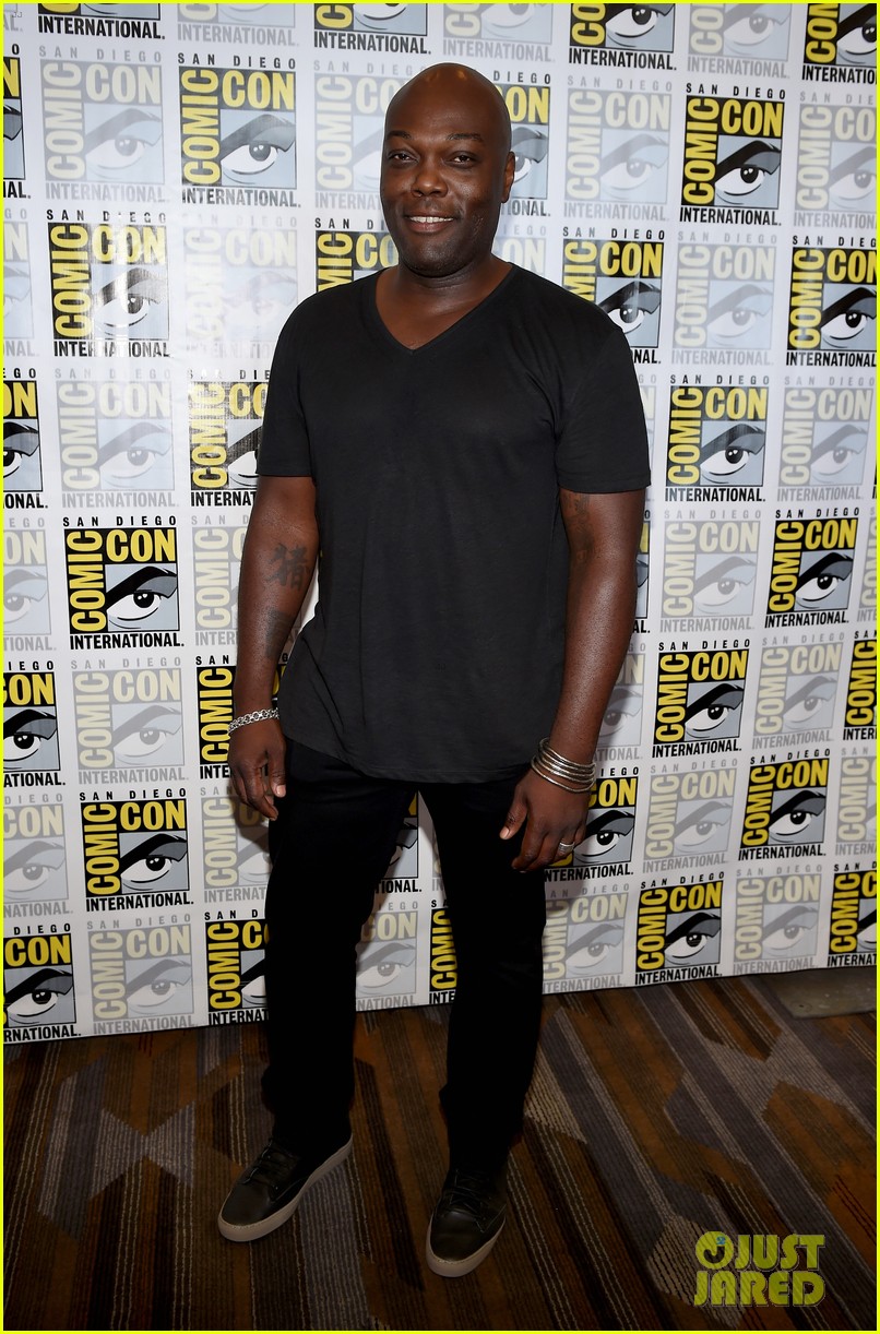 Seth MacFarlane Spoofs Star Trek in 'The Orville' - Watch the Comic-Con ...