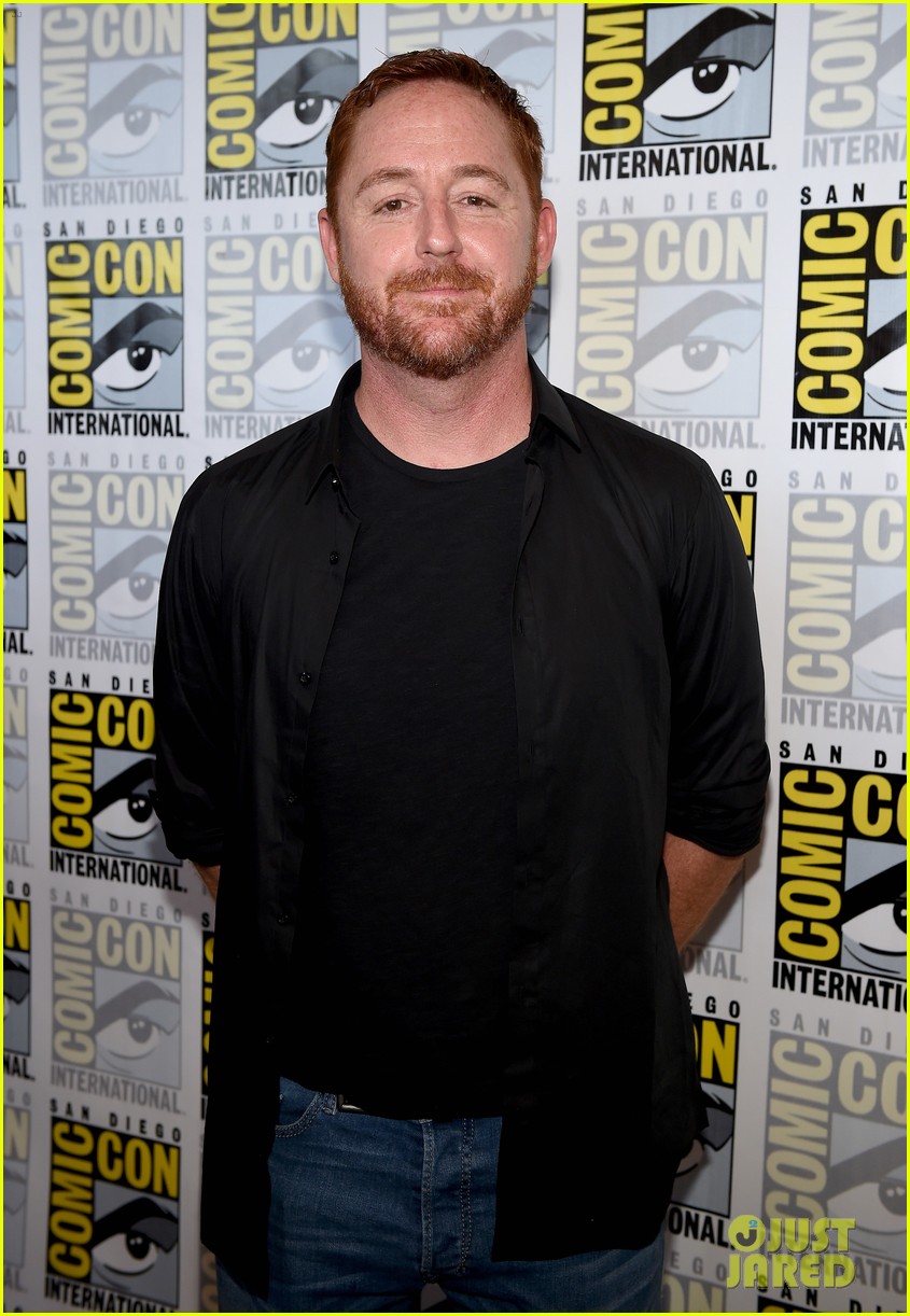 Seth MacFarlane Spoofs Star Trek in 'The Orville' - Watch the Comic-Con ...