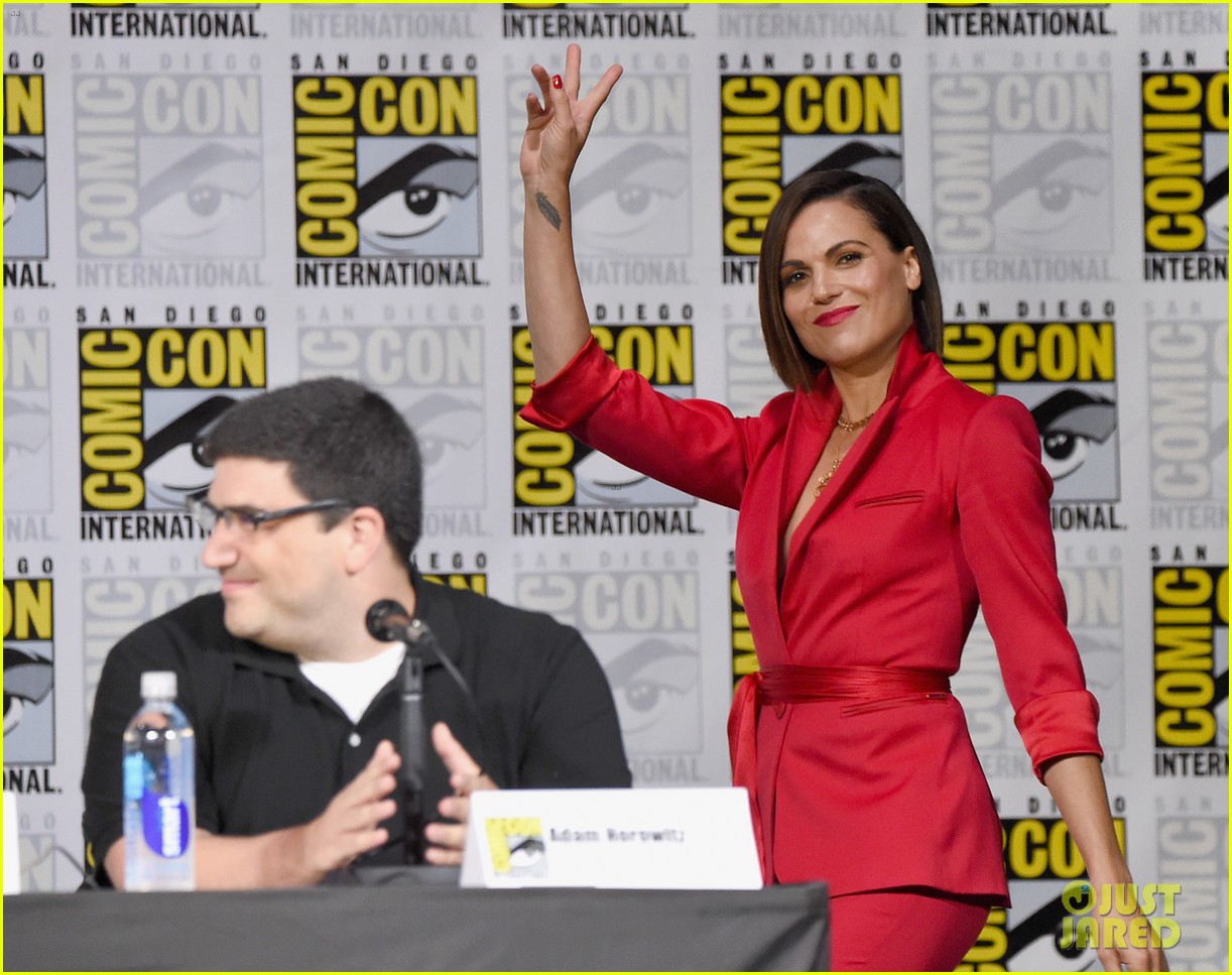 'Once Upon a Time' Cast Debuts Season 7 Trailer at Comic Con - Watch ...