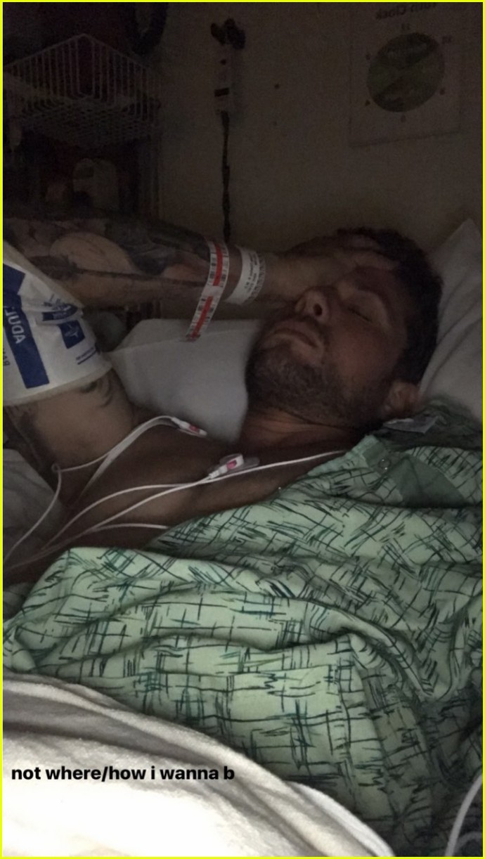 Ryan Phillippe Explains How He Broke His Leg, Shares Hospital Photos ...