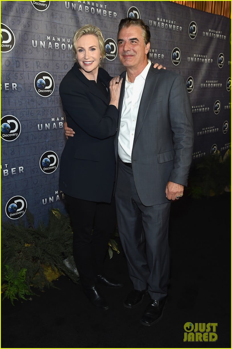 Sam Worthington Rocks Mohawk at 'Manhunt: Unabomber' Premiere With Wife ...