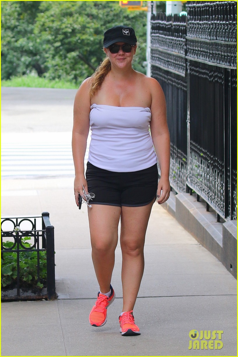 Amy Schumer Introduces Fans to Adorable New Dog: Photo 3927709 ...