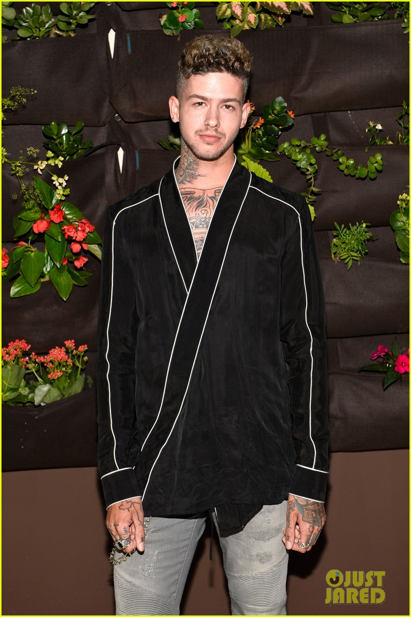 Hailee Steinfeld Is Seeing Double at Balmain Party!: Photo 3931419 ...