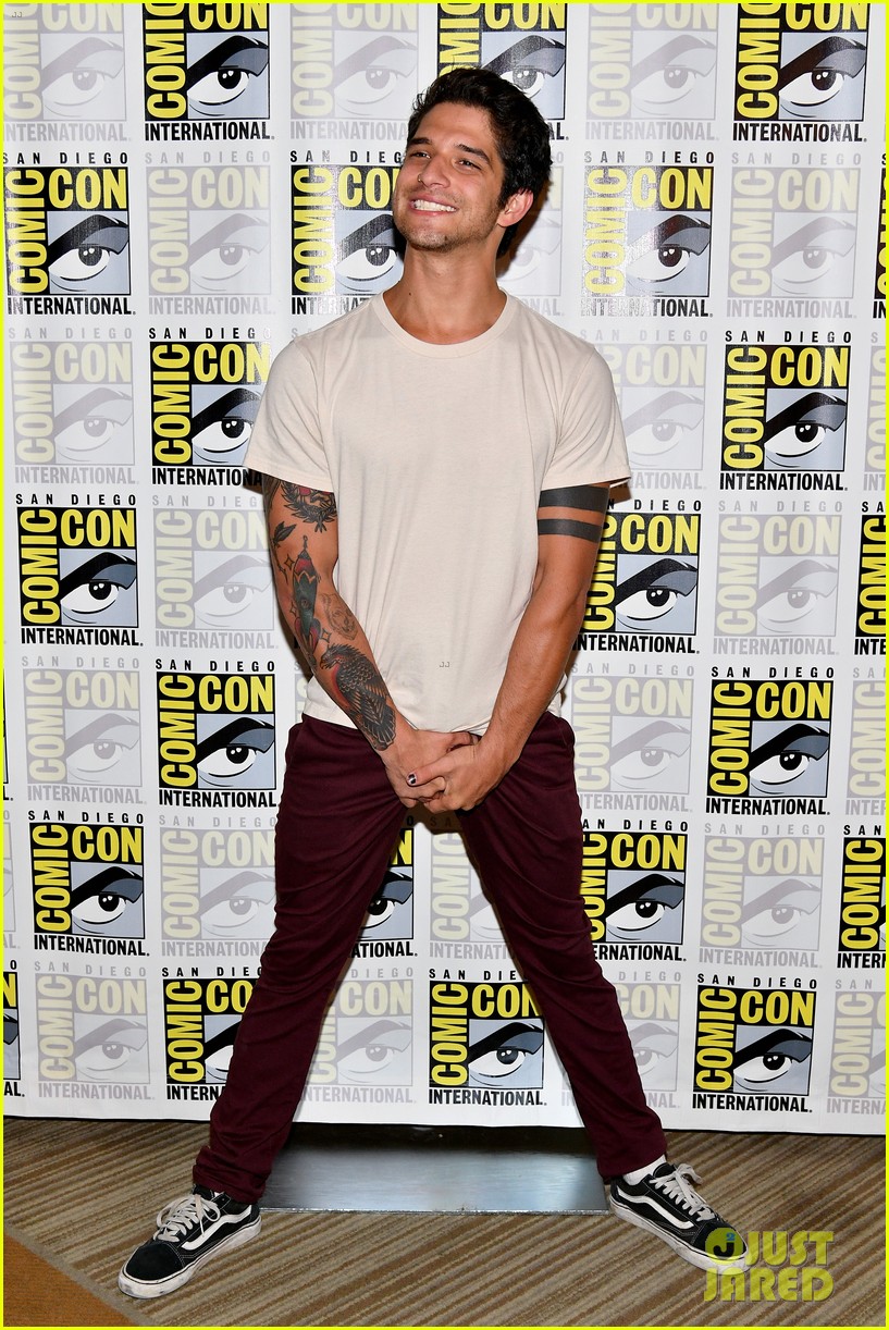 Photo: teen wolf comic con photo call 18 | Photo 3931754 | Just Jared