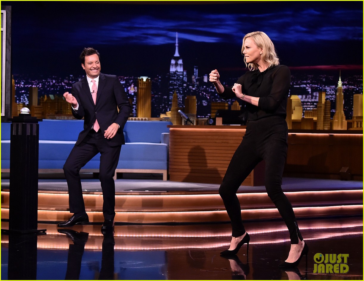 Charlize Theron Performs Random Dance Moves on 'Fallon': Photo 3931105 ...