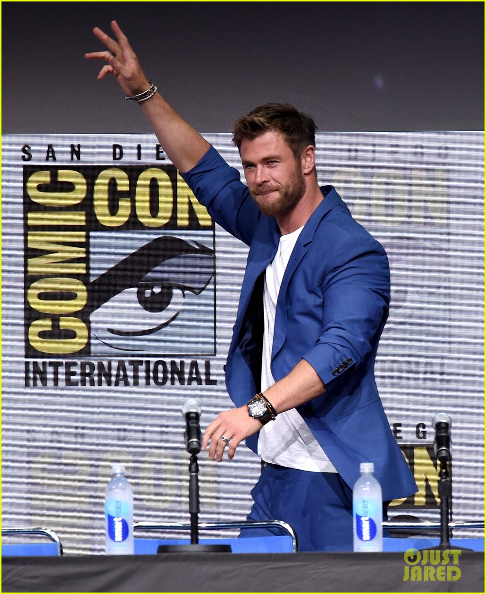 Chris Hemsworth, Tom Hiddleston, & 'Thor' Cast Step Out for Comic-Con ...