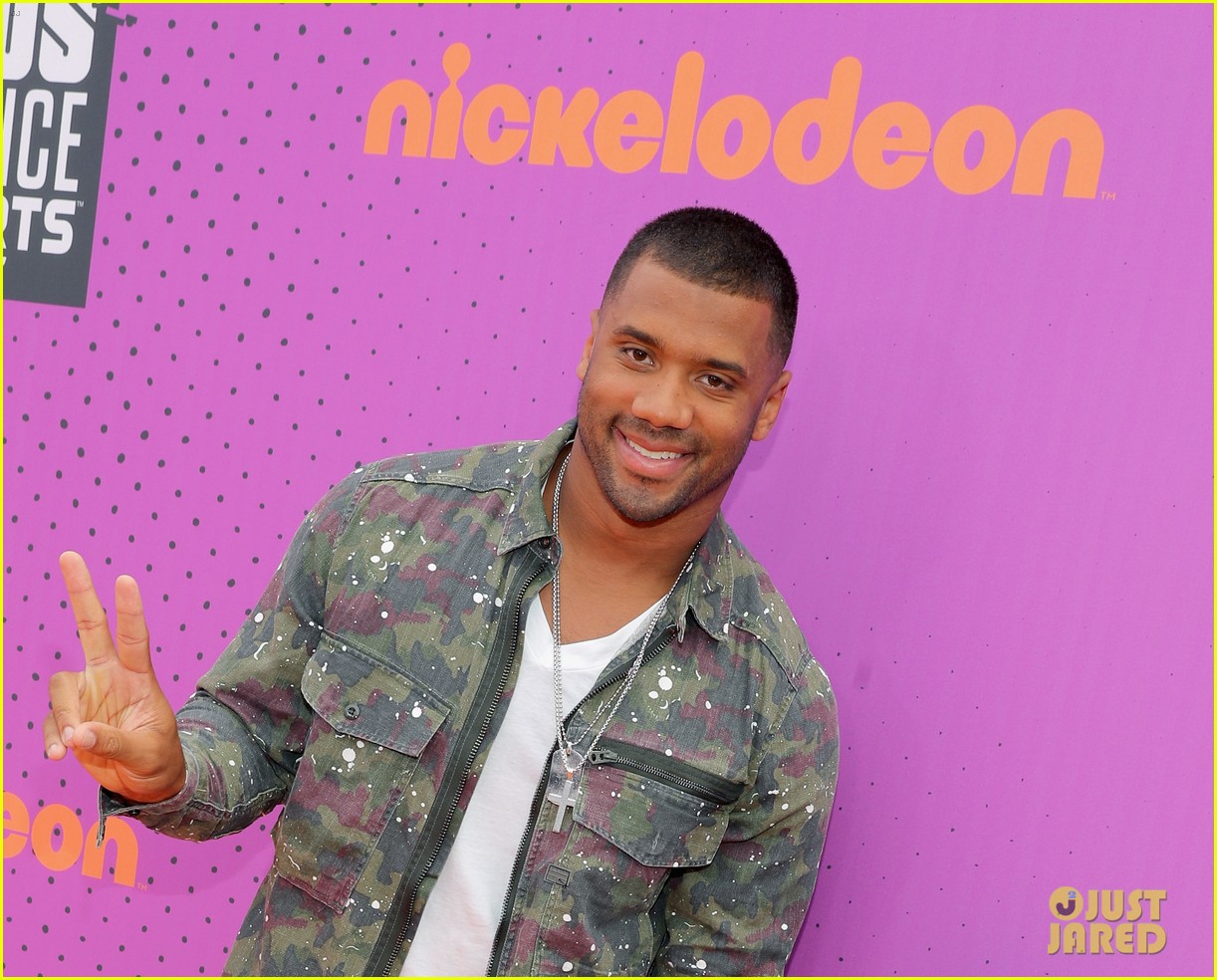 Russell Wilson Takes Step-Son Future Jr. to Nickelodeon Kids' Choice ...