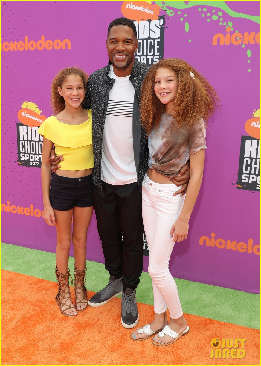 Russell Wilson Takes Step-Son Future Jr. to Nickelodeon Kids' Choice ...